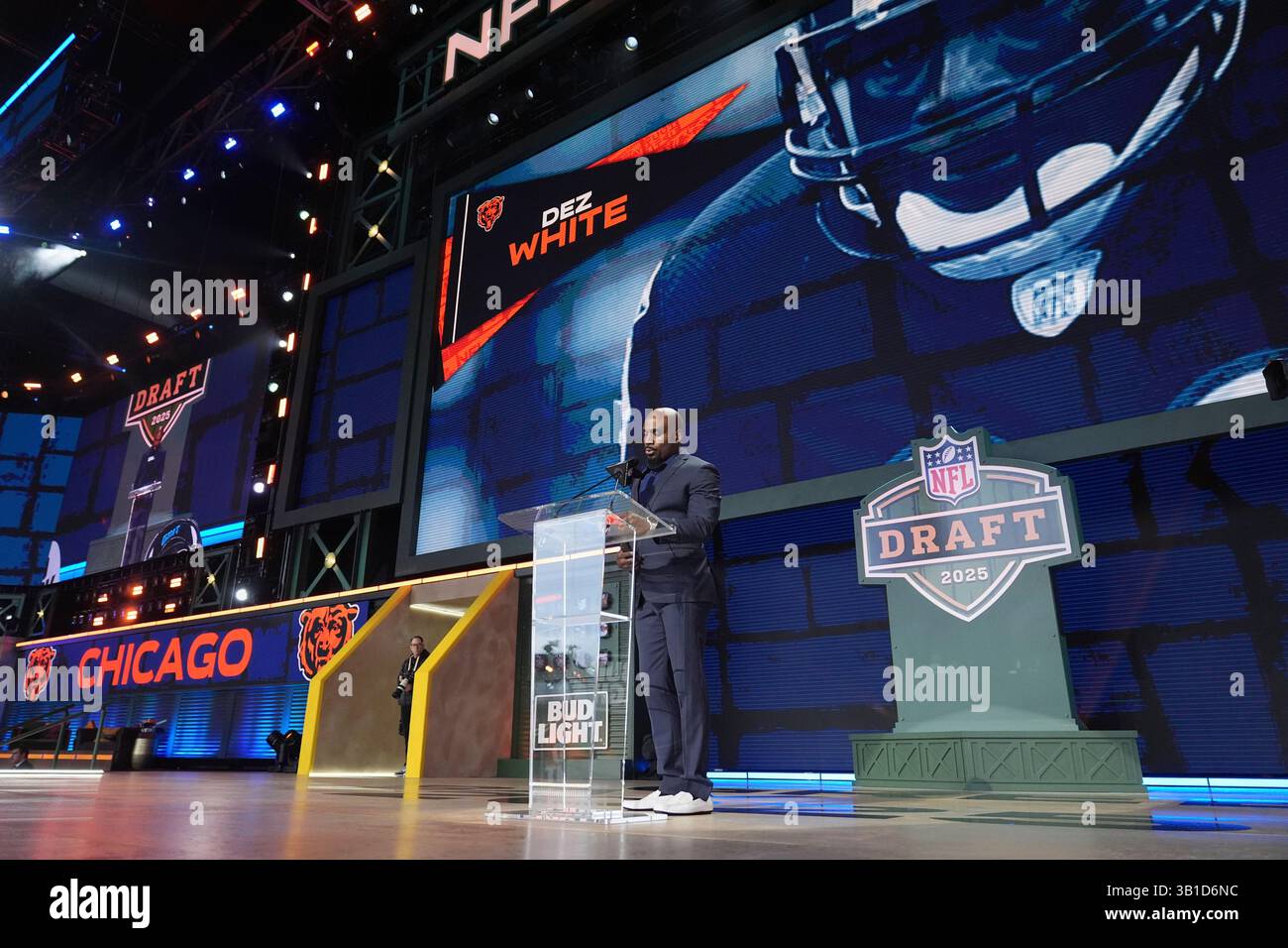 Former NFL player Dez White announces a draft pick for the Chicago ...