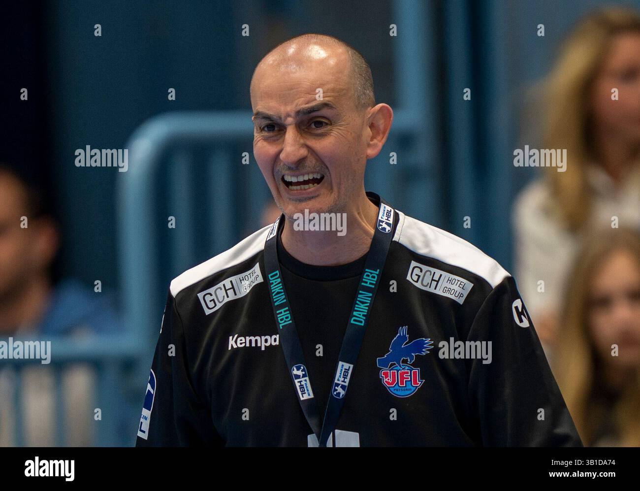 25.04.2025, Handball, HBL, VfL Gummersbach - 1. VfL Potsdam, Schwalbe ...