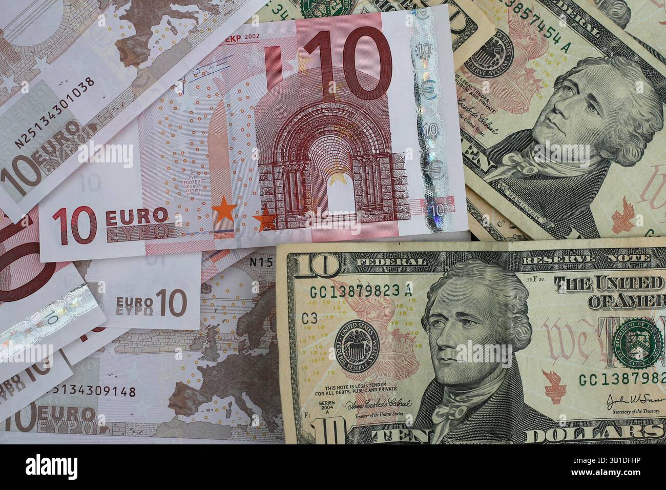 Diez billetes de euro hi-res stock photography and images - Alamy