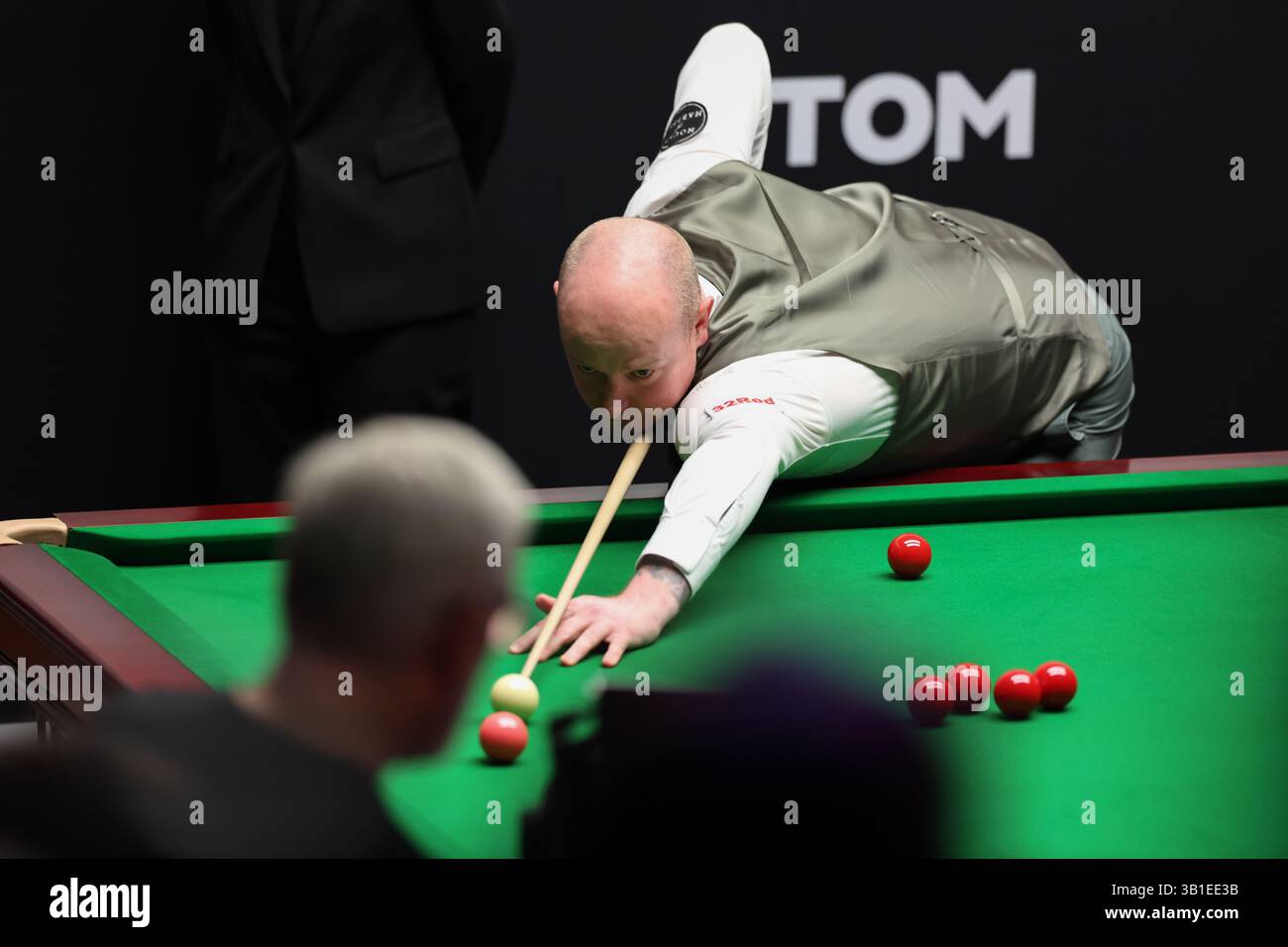 Sheffield, Britain. 25th Apr, 2025. Chris Wakelin of England competes ...