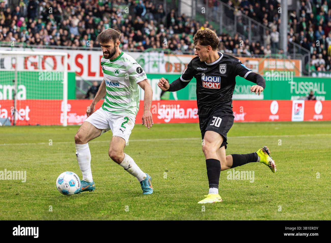 2 Simon Asta (SpVgg Greuther Fürth), #30 Maurice Krattenmacher (SSV Ulm ...