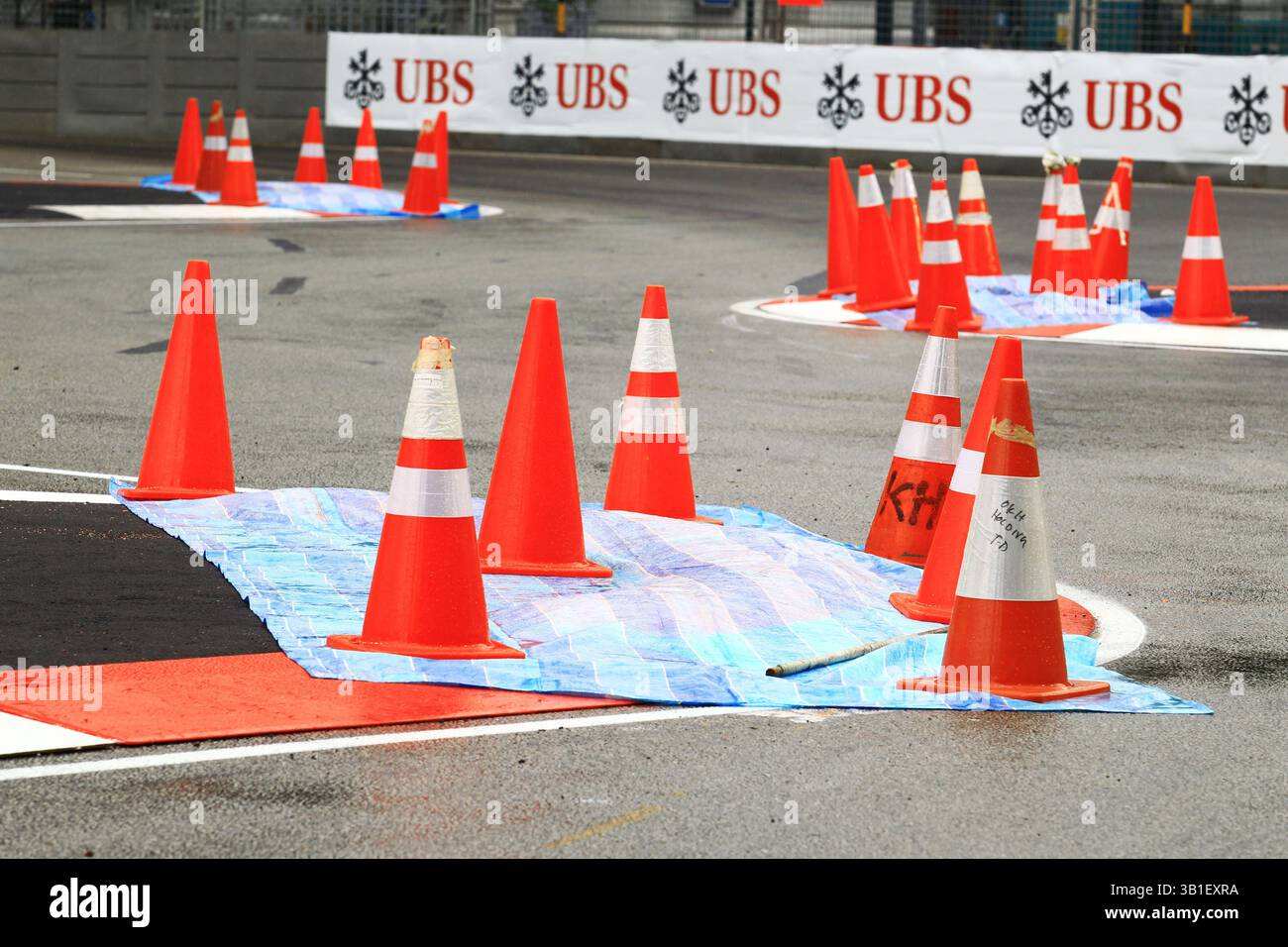 F1 singapore chicane hi-res stock photography and images - Alamy