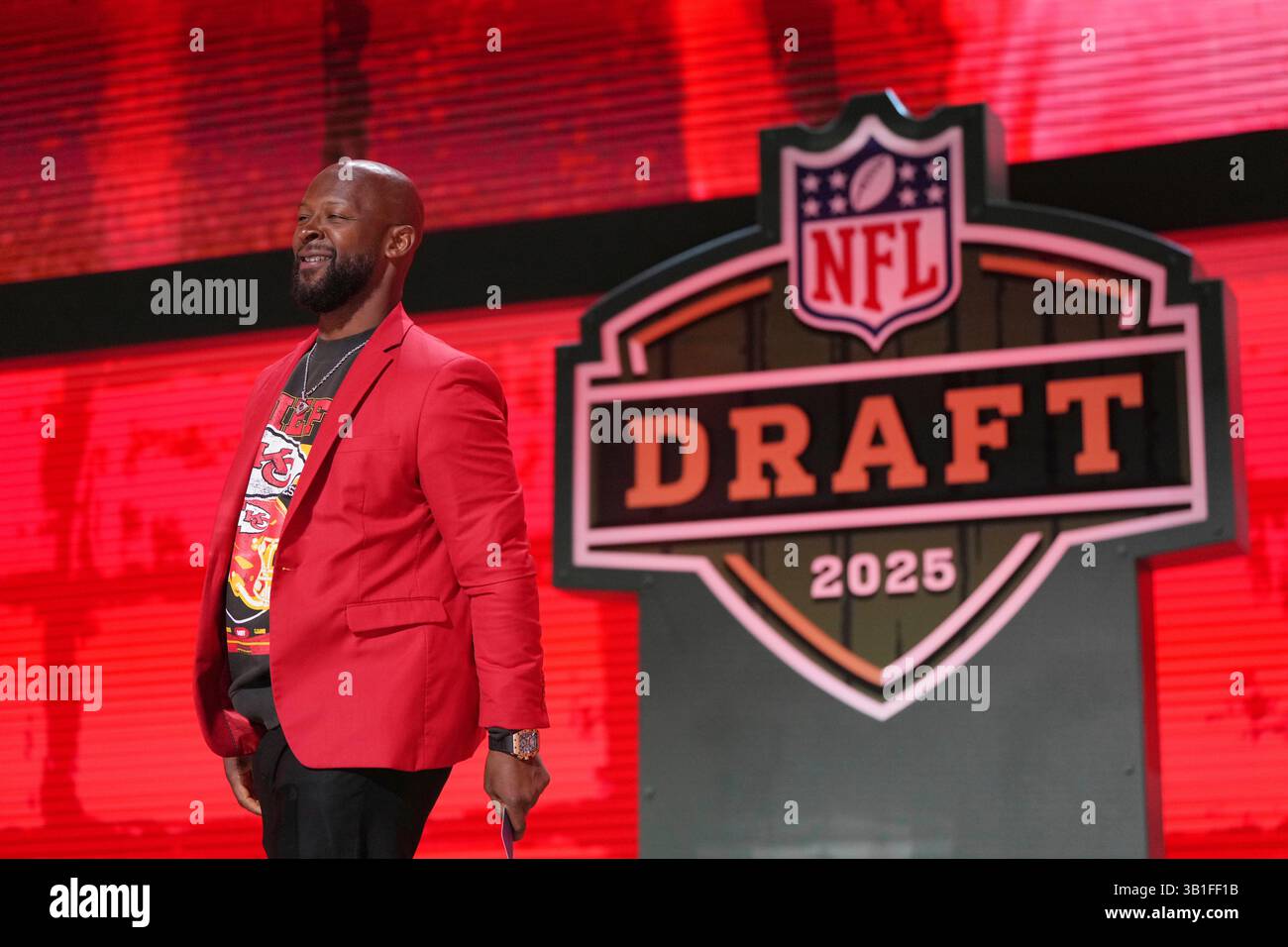 Former NFL player Dante Hall announces a pick by the Kansas City Chiefs ...