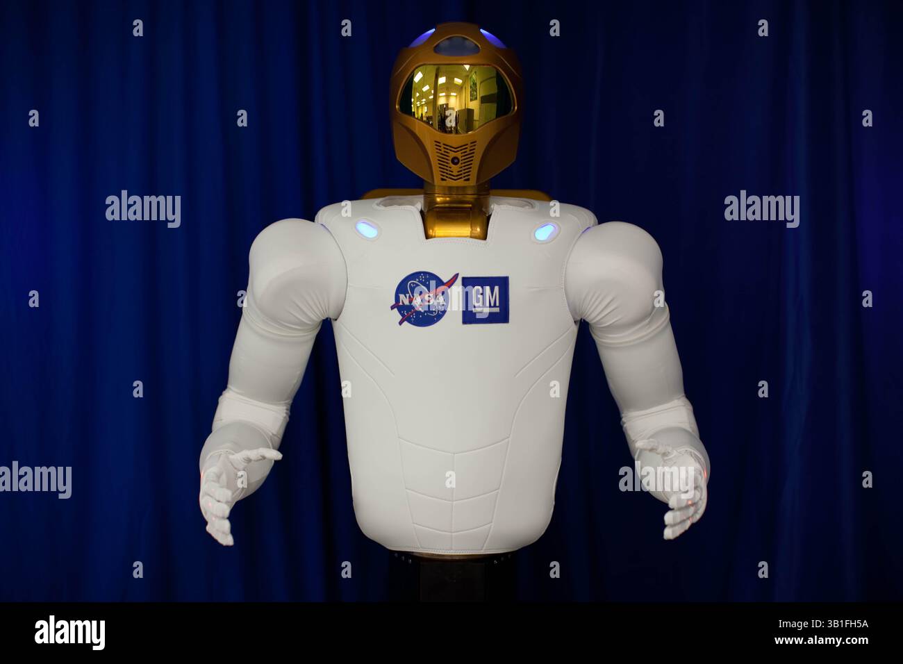 Sep 28, 2010 - Houston, Texas, U.S. - Robonaut 2, or R2, will be the ...