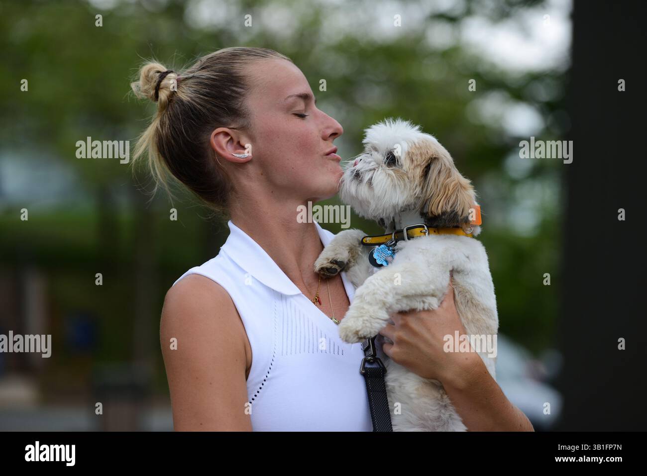 Charlottesville, Virginia, USA. 25th Apr, 2025. At the Boar's Head ...