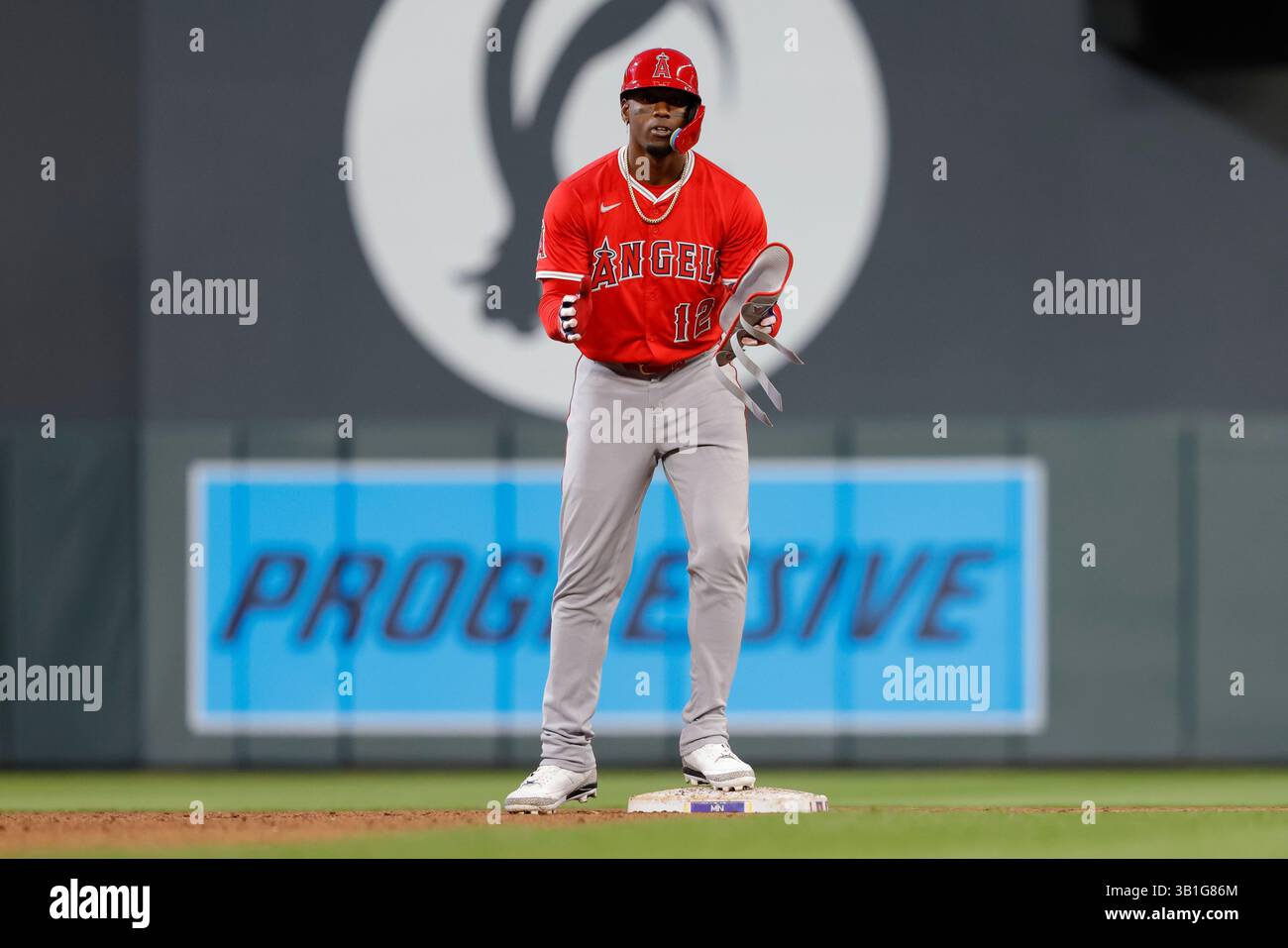 MINNEAPOLIS, MN - APRIL 25: Los Angeles Angels right fielder Jorge ...