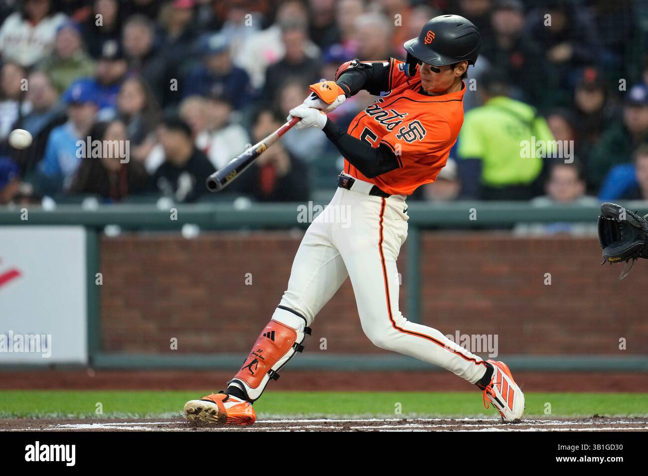 San Francisco Giants' Jung Hoo Lee hits a single against the Texas ...