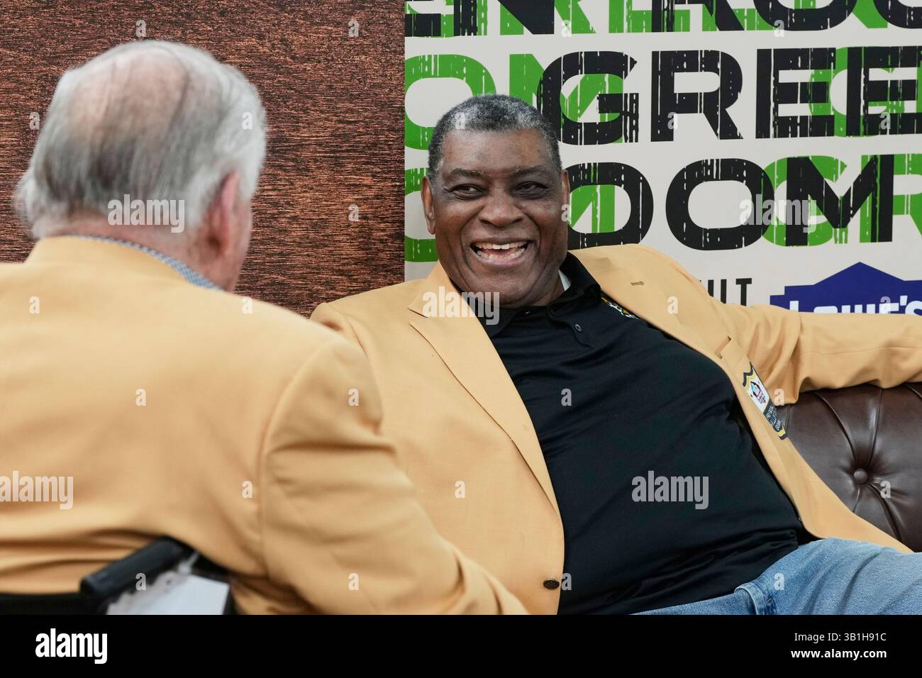 American former football player Dave Robinson, right, talks with ...