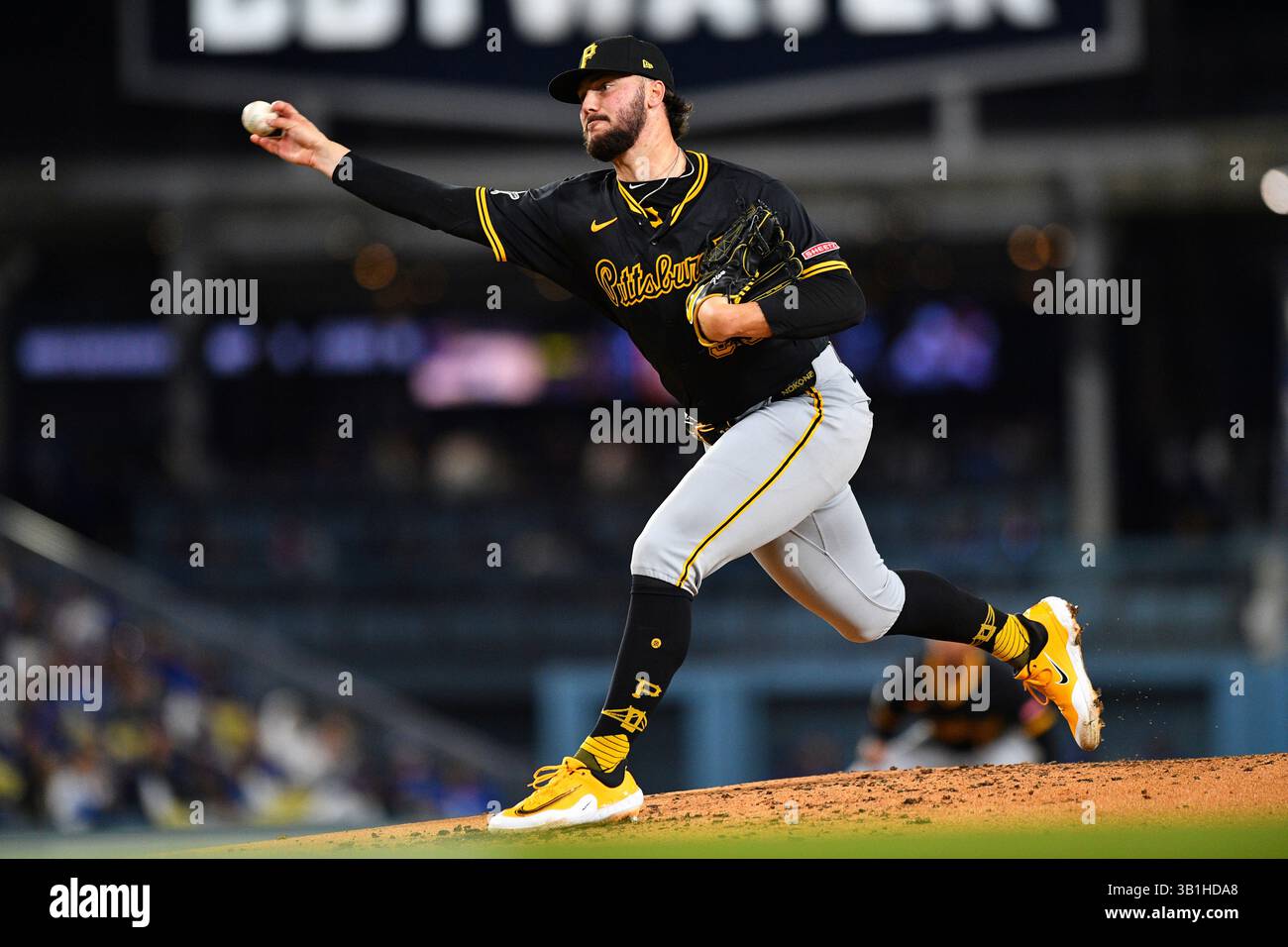 LOS ANGELES, CA - APRIL 25: Pittsburgh Pirates pitcher Paul Skenes (30 ...