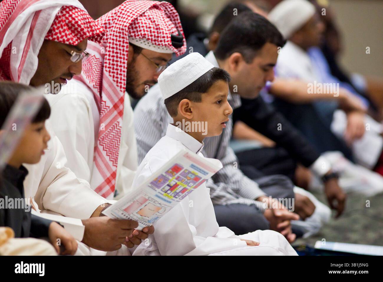 Sep 10, 2010 - Glendale, Arizona, U.S. - Muslim men gather in the ...