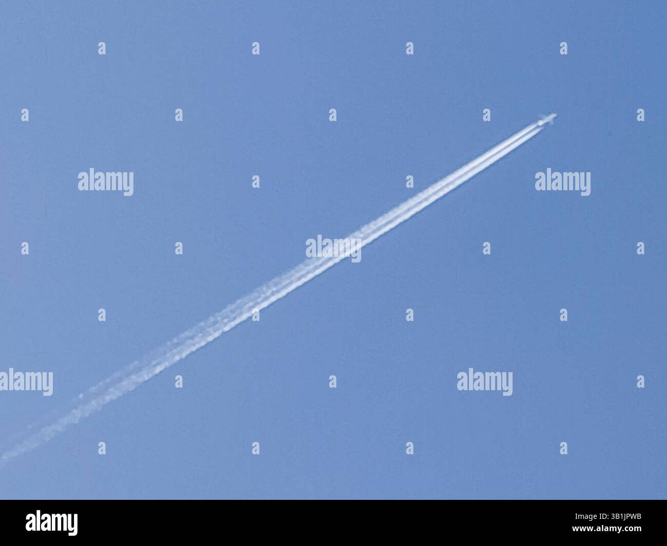 Dynamic flight path hi-res stock photography and images - Alamy