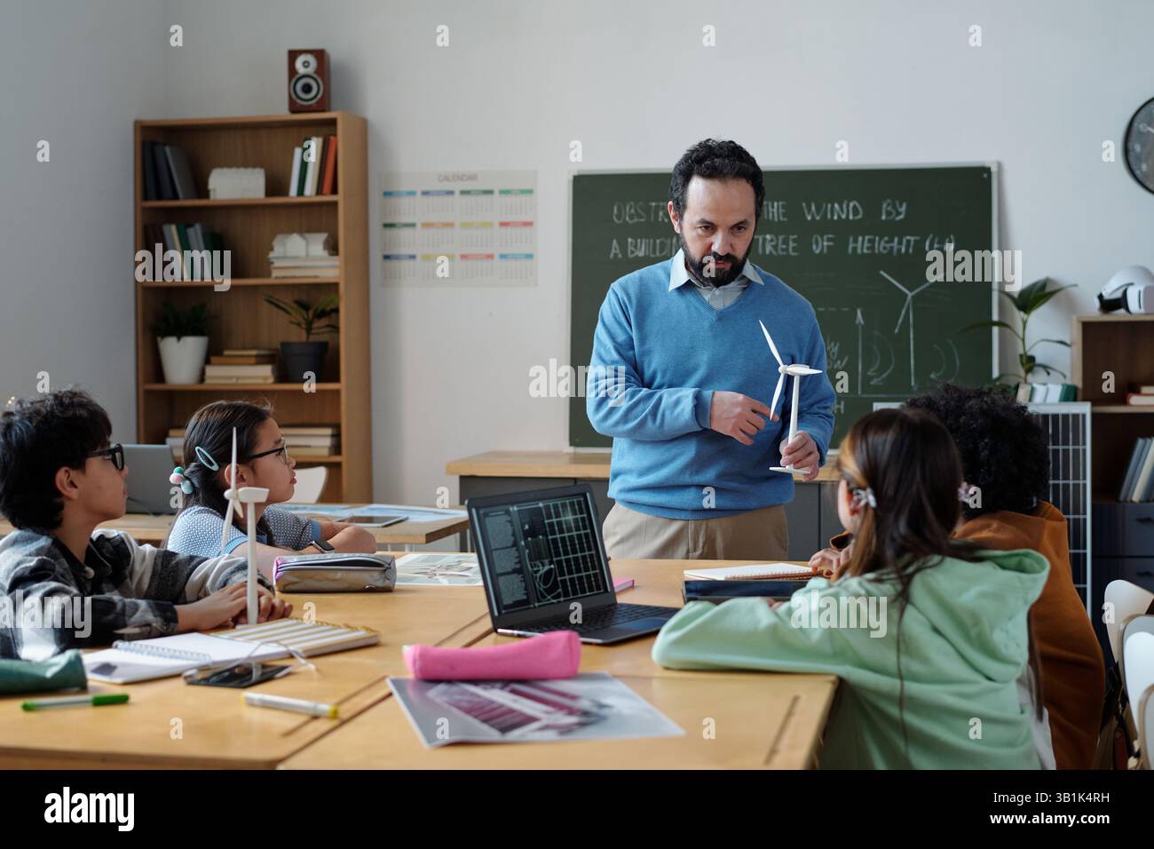 Renewable energy lesson elementary hi-res stock photography and images ...