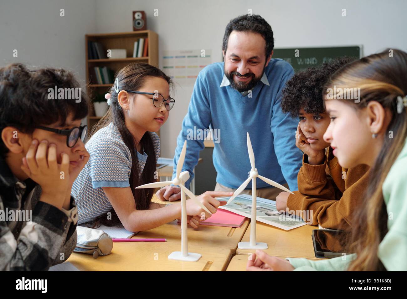 Engaging students in science hi-res stock photography and images - Alamy