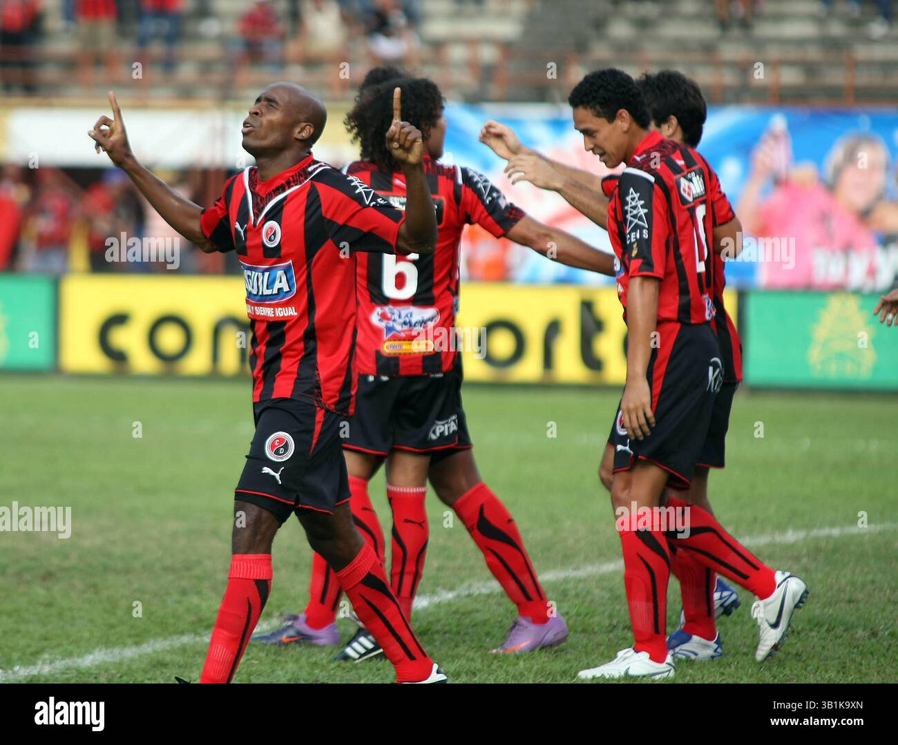 Nov. 7, 2010 - (/X/X) CUCUTA VS CORTULUA. FOTO: EFRAIN PATIÃ‘O.CrÃ©dito ...