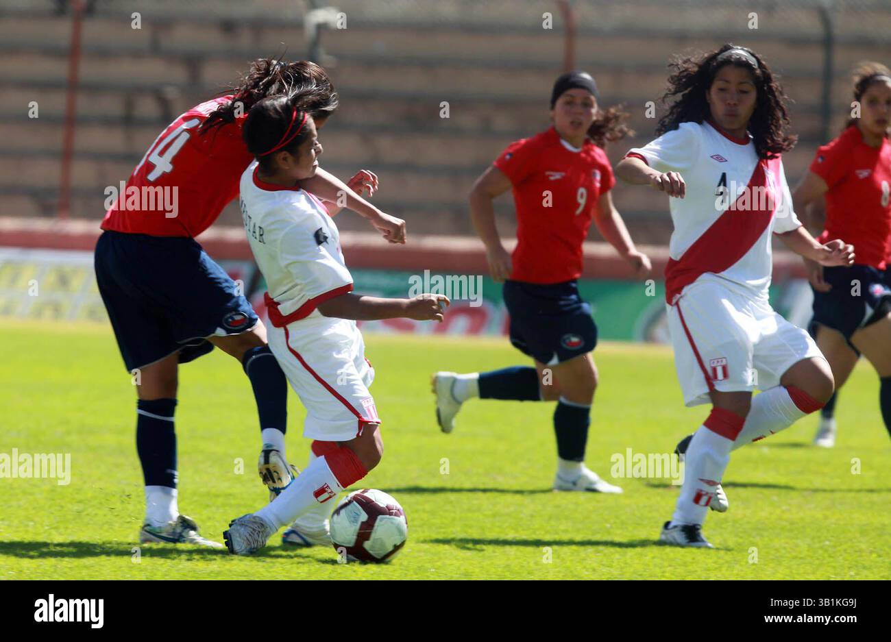 Chile vs peru copa america hi-res stock photography and images - Alamy