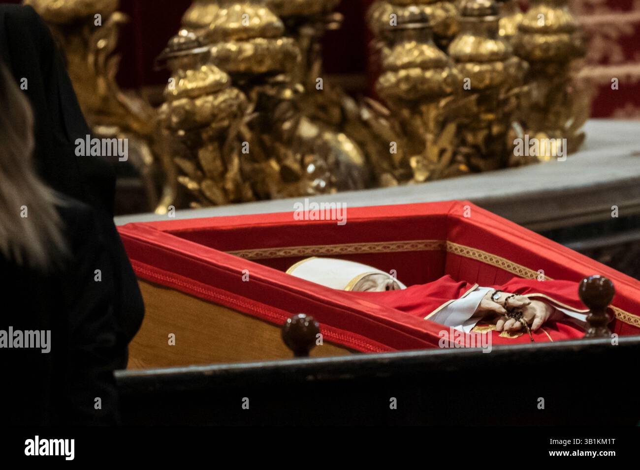 Rome, Italy. 25th Apr, 2025. (EDITORS NOTE: Image depicts death)The ...