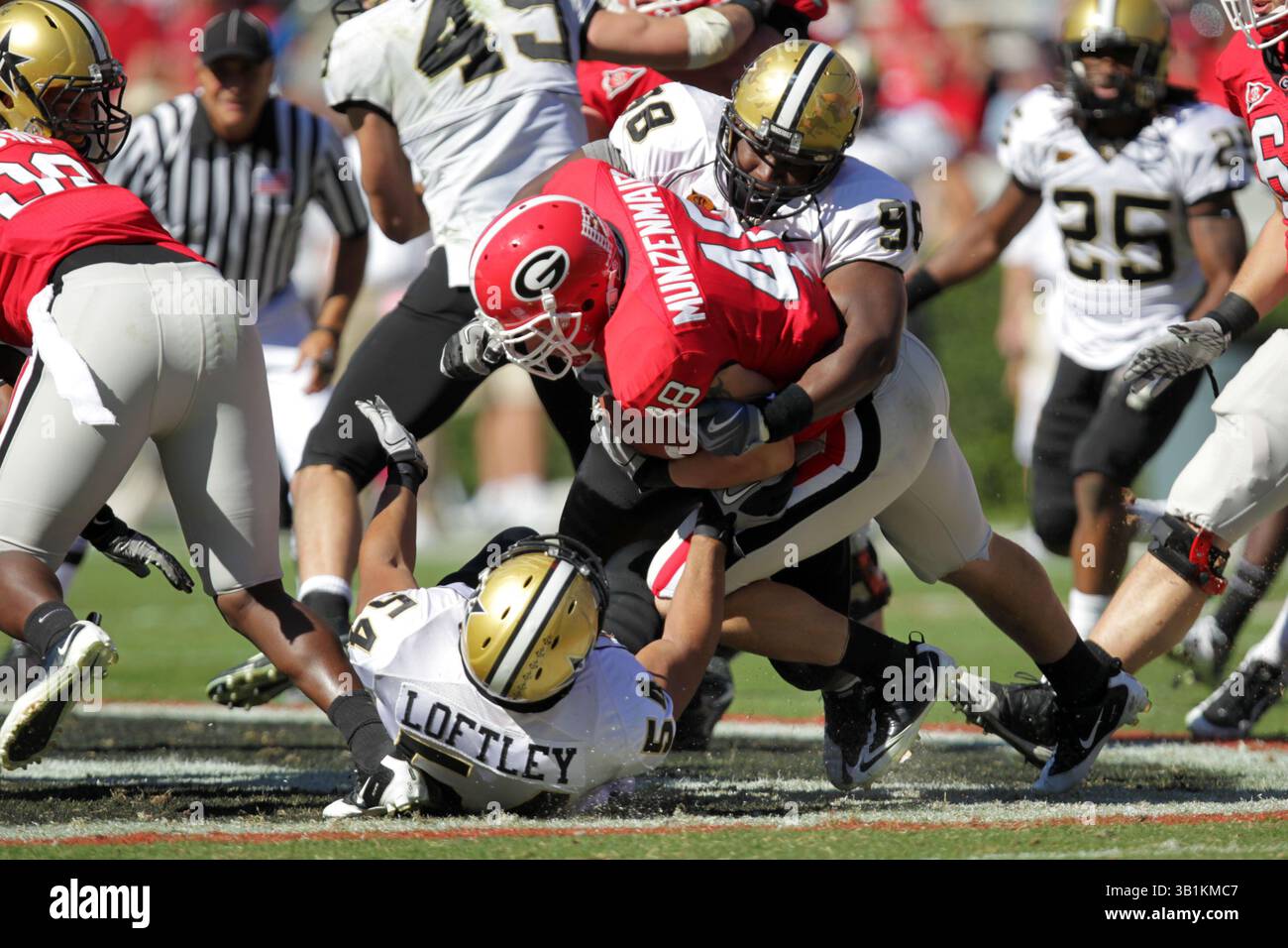 October 16, 2010: Vanderbilt's Taylor Loftley (#54) and Johnell Thomas ...
