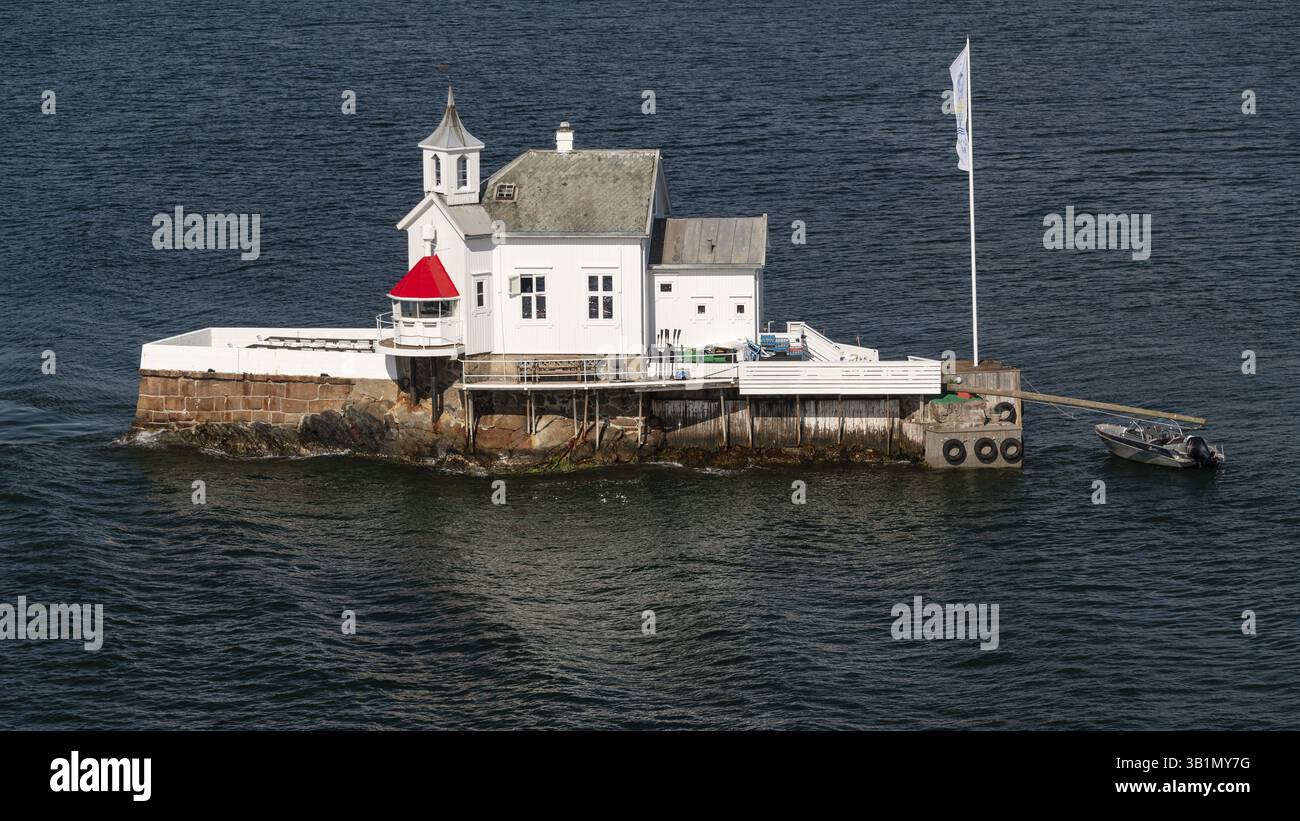 Dyna fyr lighthouse restaurant hi-res stock photography and images - Alamy