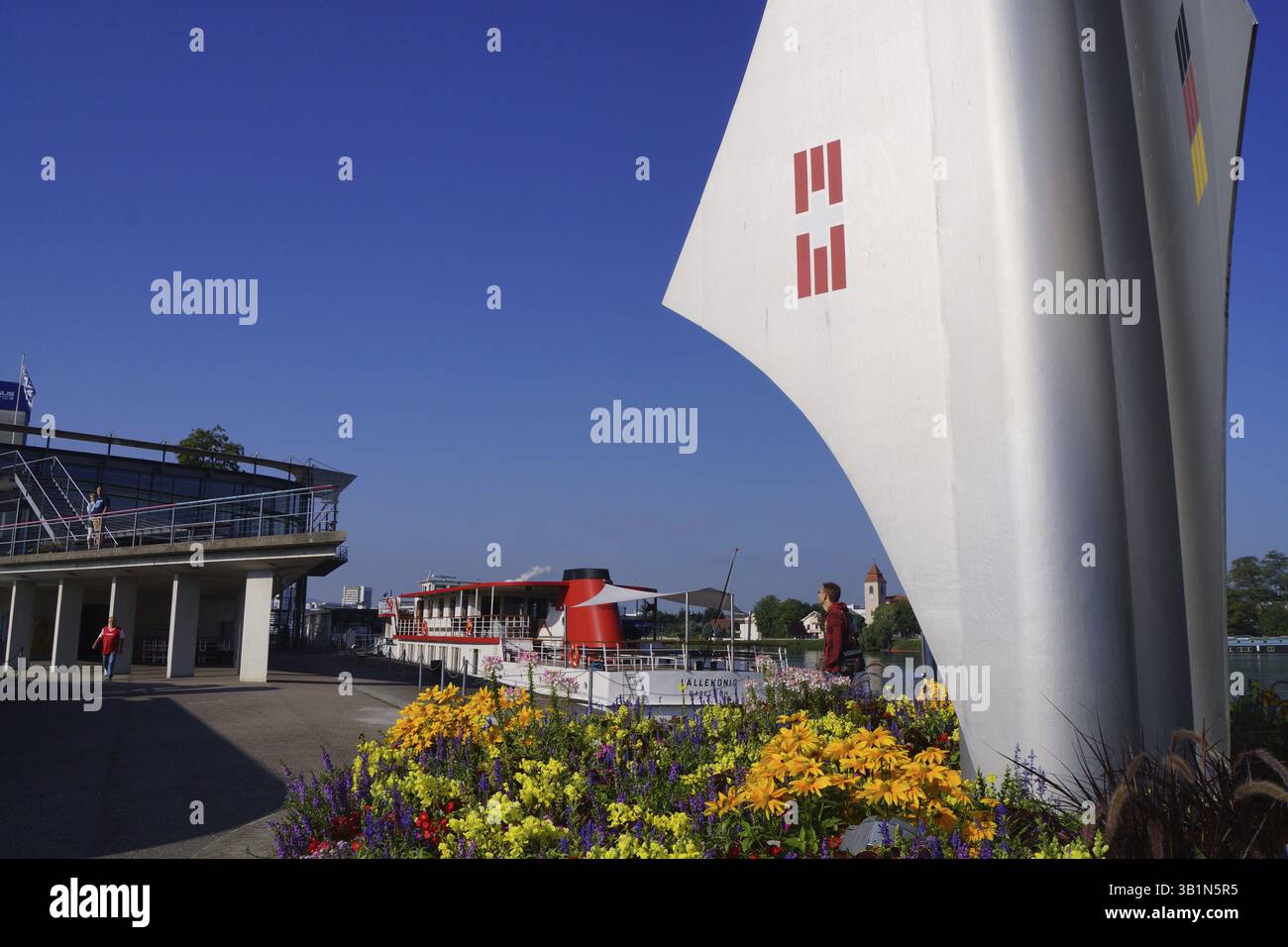 Triangle roads hi-res stock photography and images - Alamy