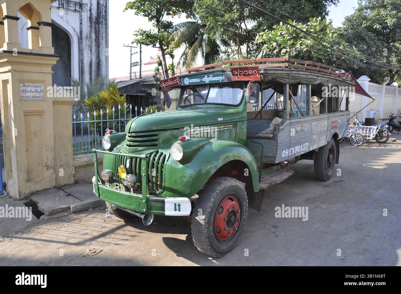 Vintage bus with teak bodywork, mawlamyaing, bur Stock Photo - Alamy