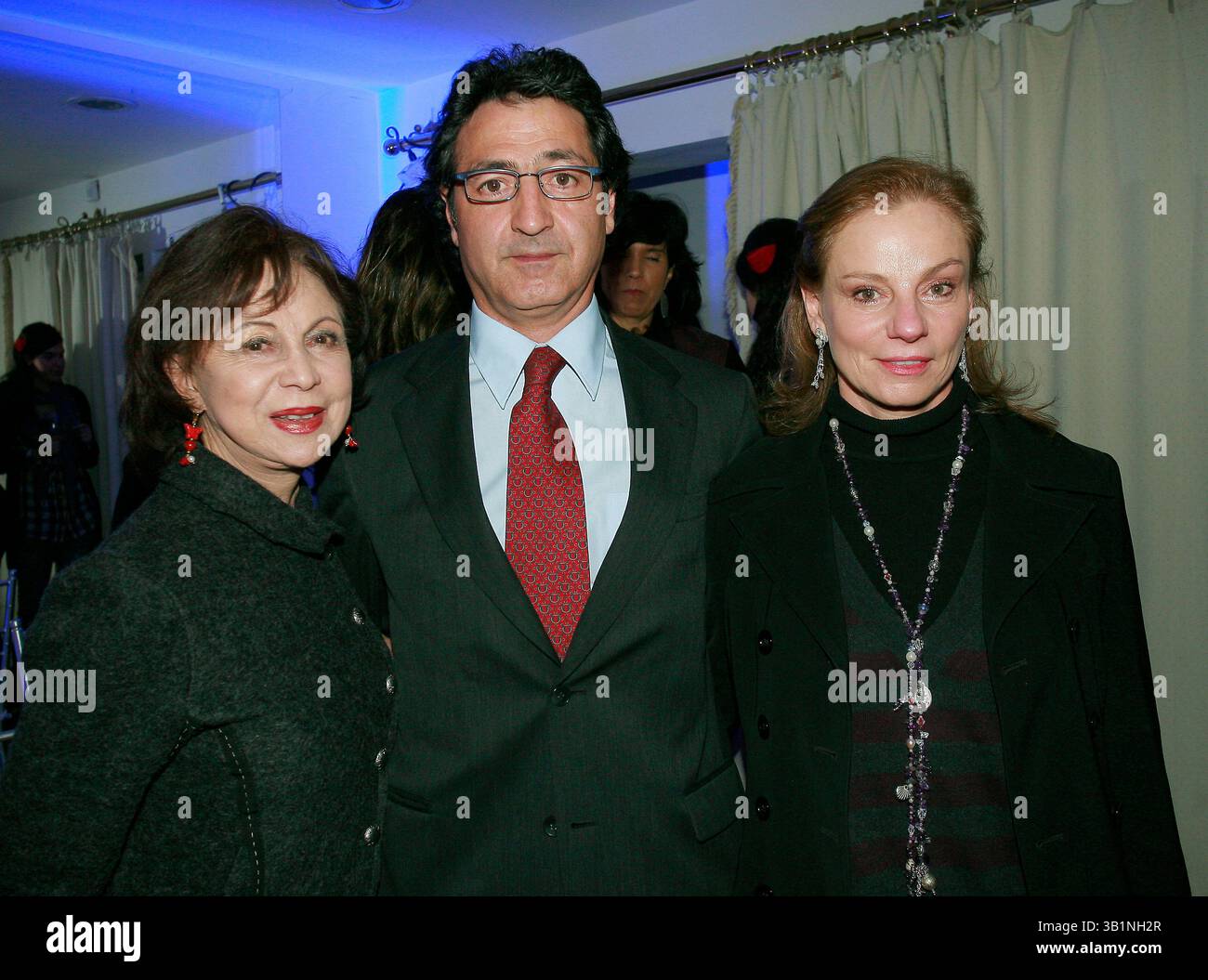 Lanzamiento de la nueva coleccion de julia de rodriguez hi-res stock ...