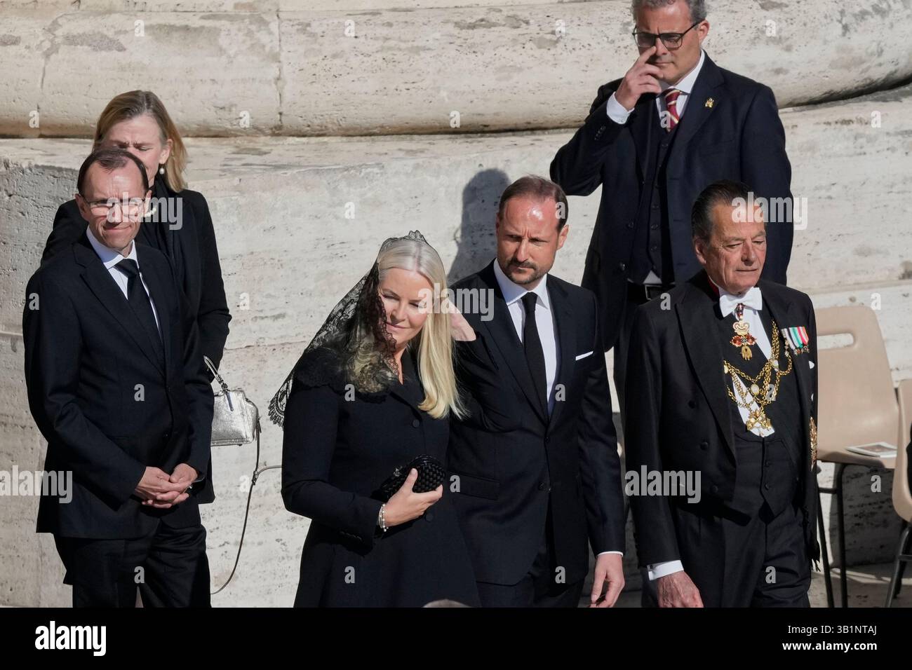 Norway's Crown Prince Haakon, center, and Crown Princess Mette-Marit ...