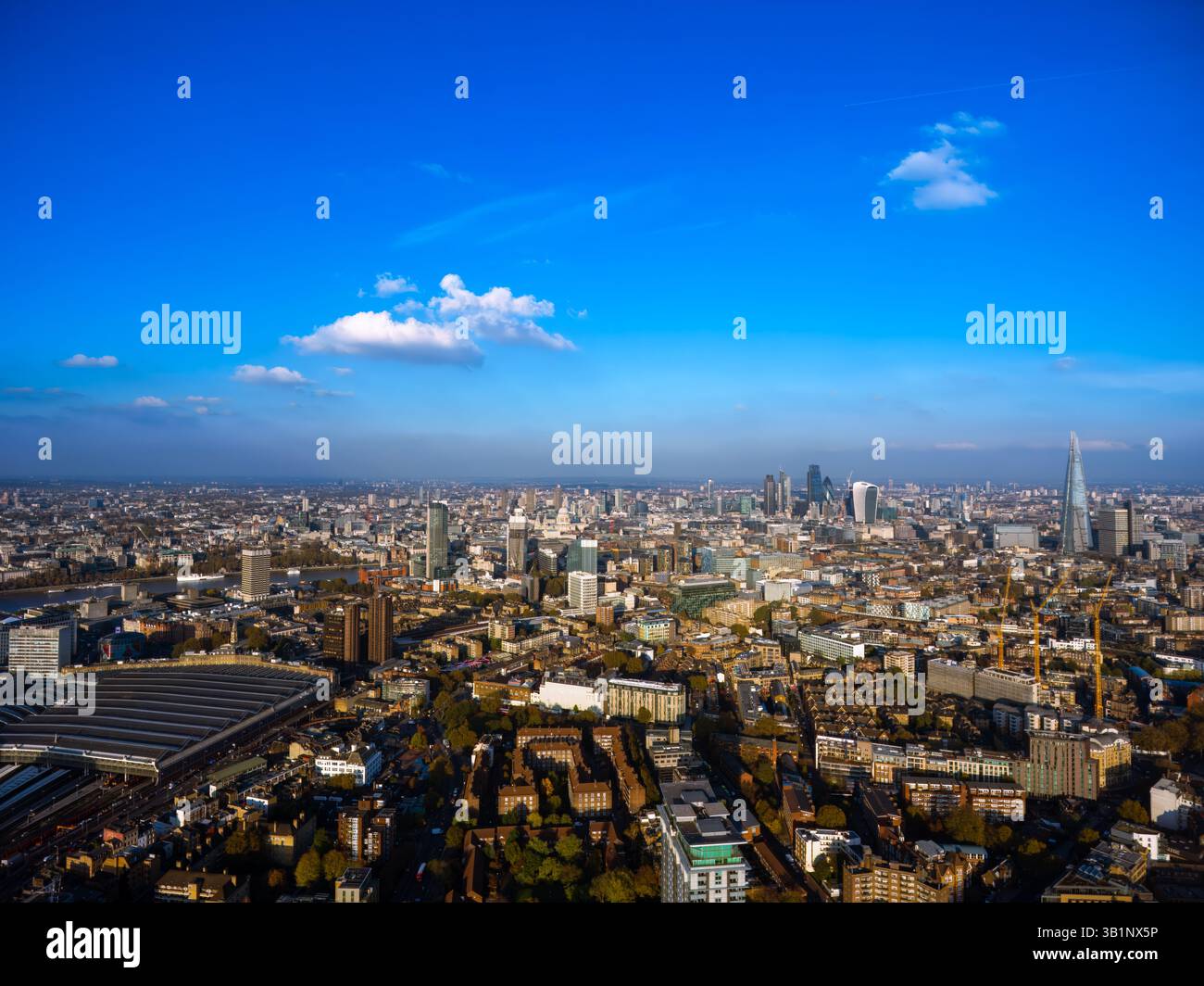 London Skyline : Vibrant Cityscape Under Azure Skies. Breathtaking ...