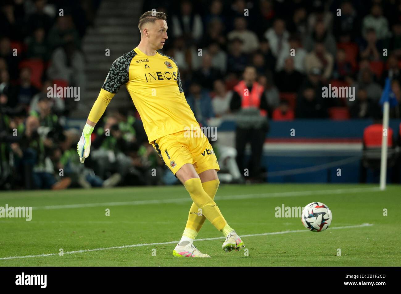 Paris, France. 25th Apr, 2025. Nice goalkeeper Marcin Bulka during the ...