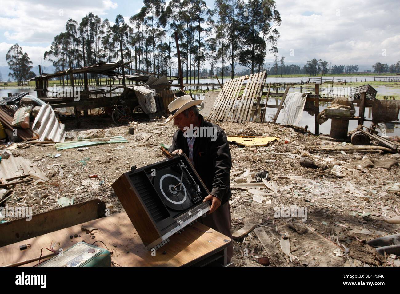 Nivel bajo de agua hi-res stock photography and images - Alamy