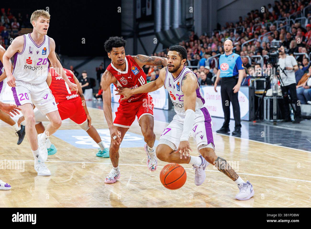 Bamberg, Deutschland. 25th Apr, 2025. Janis Juenemann (BG Goettingen ...