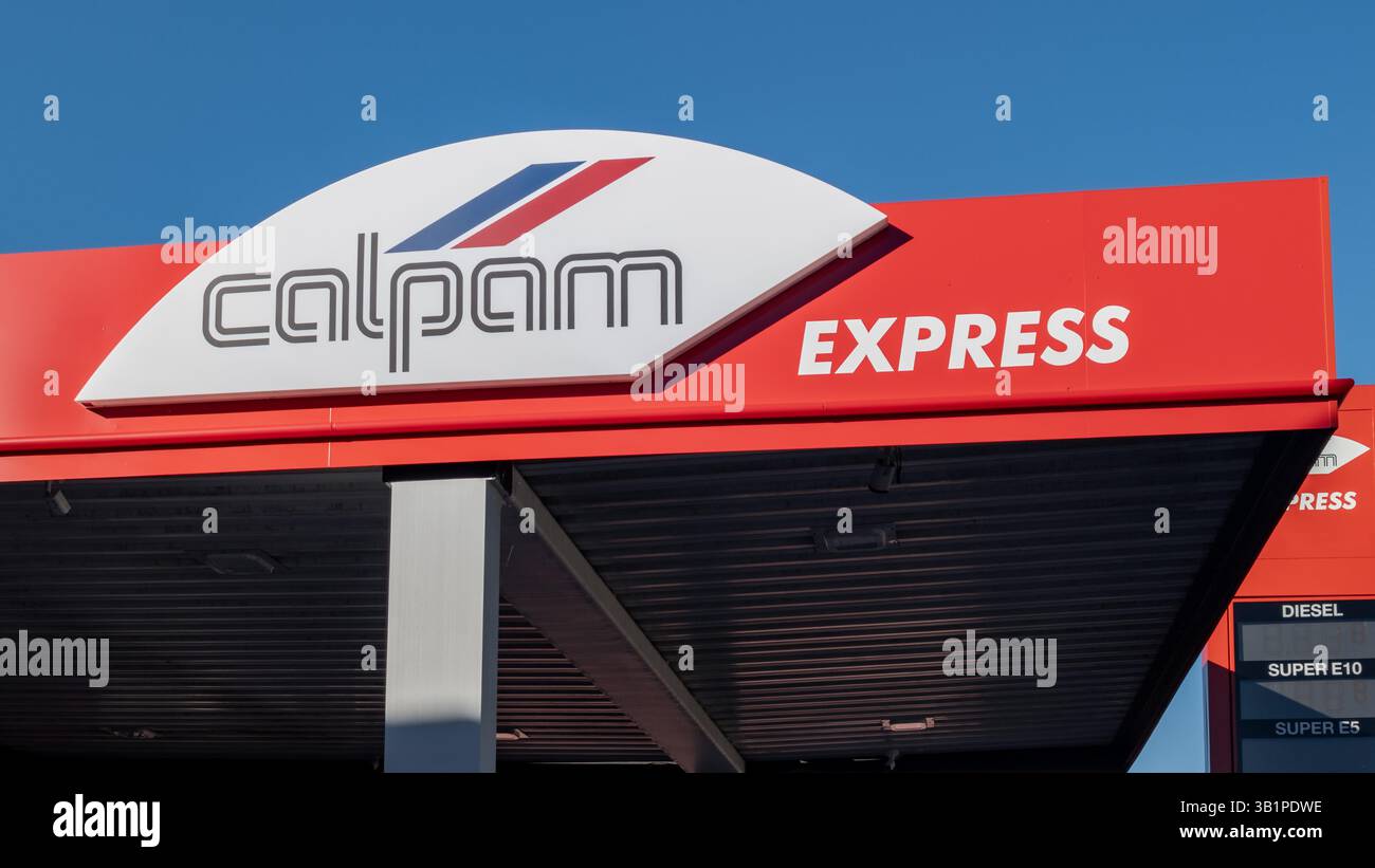 Bargteheide, Germany. 25th Apr, 2025. View of the Calpam Express logo ...