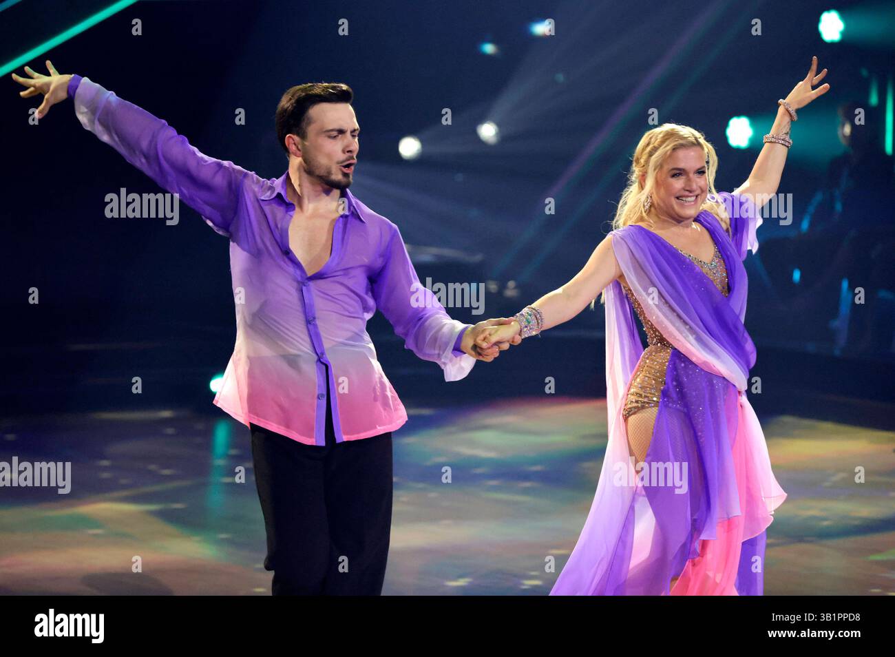 Jeanette Biedermann mit Sergiu Maruster in der achten Live-Show der 18 ...