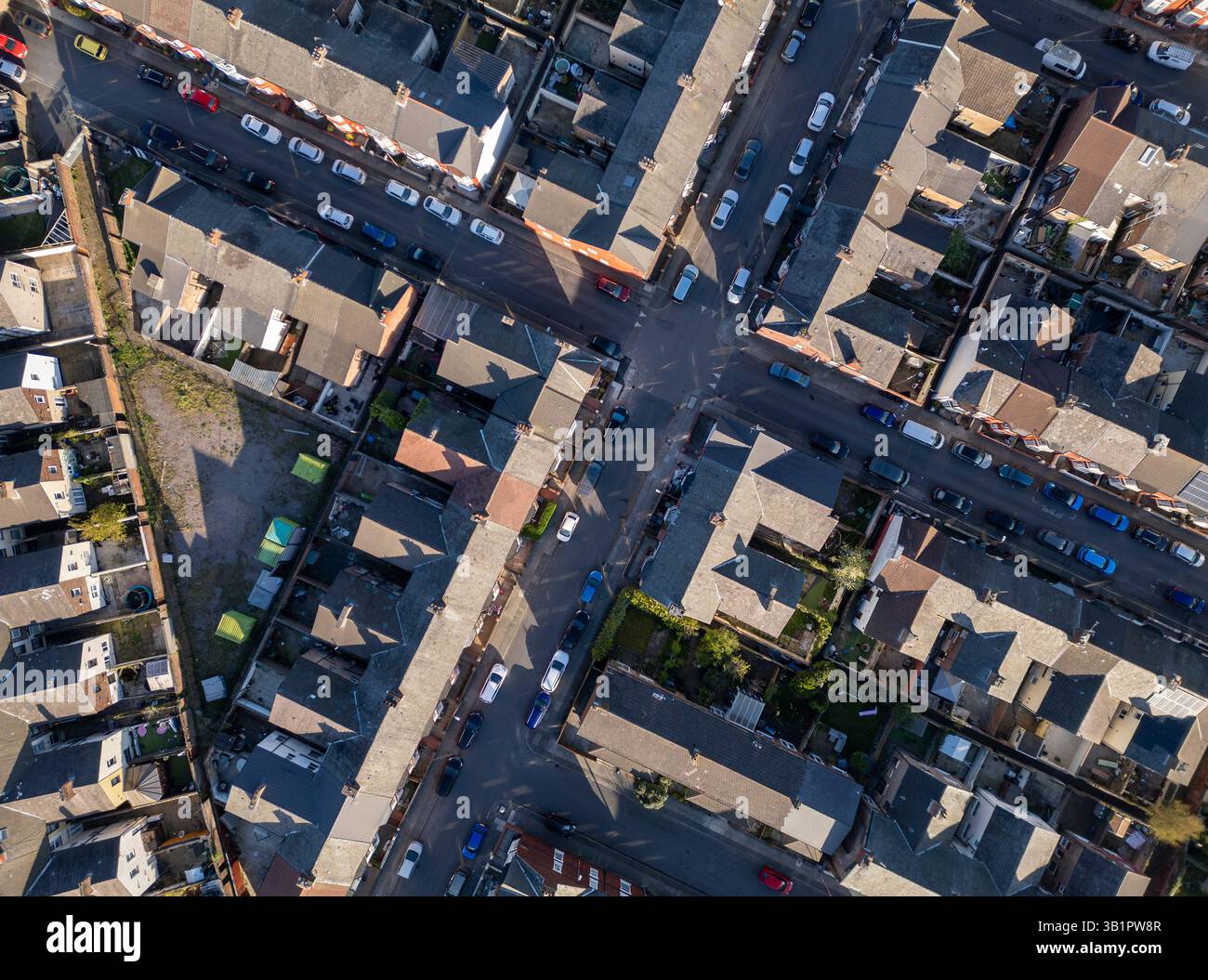 LIVERPOOL, MERSEYSIDE, ENGLAND - APRIL 06, 2025: Houses and streets in ...