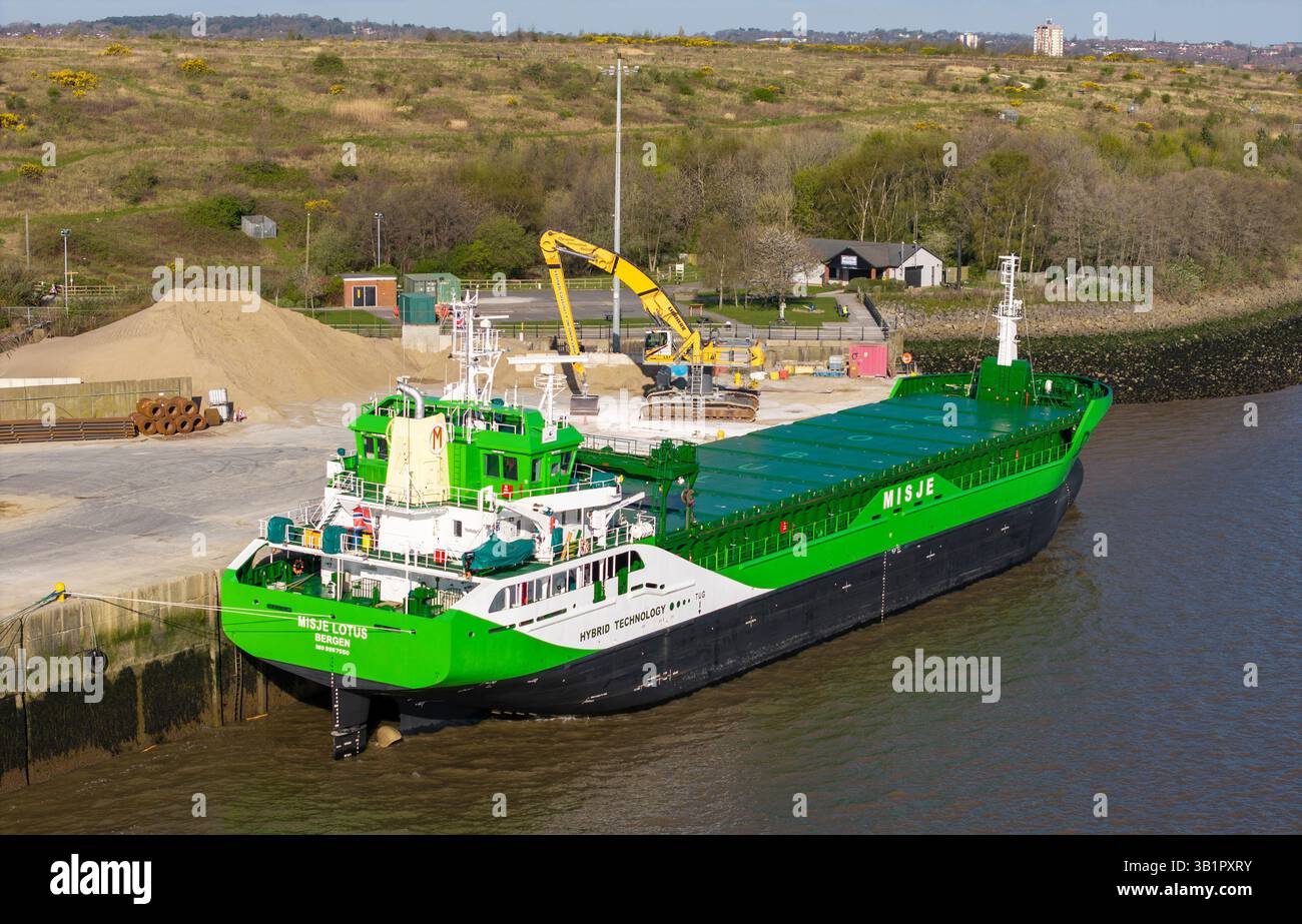 Bromborough docks hi-res stock photography and images - Alamy