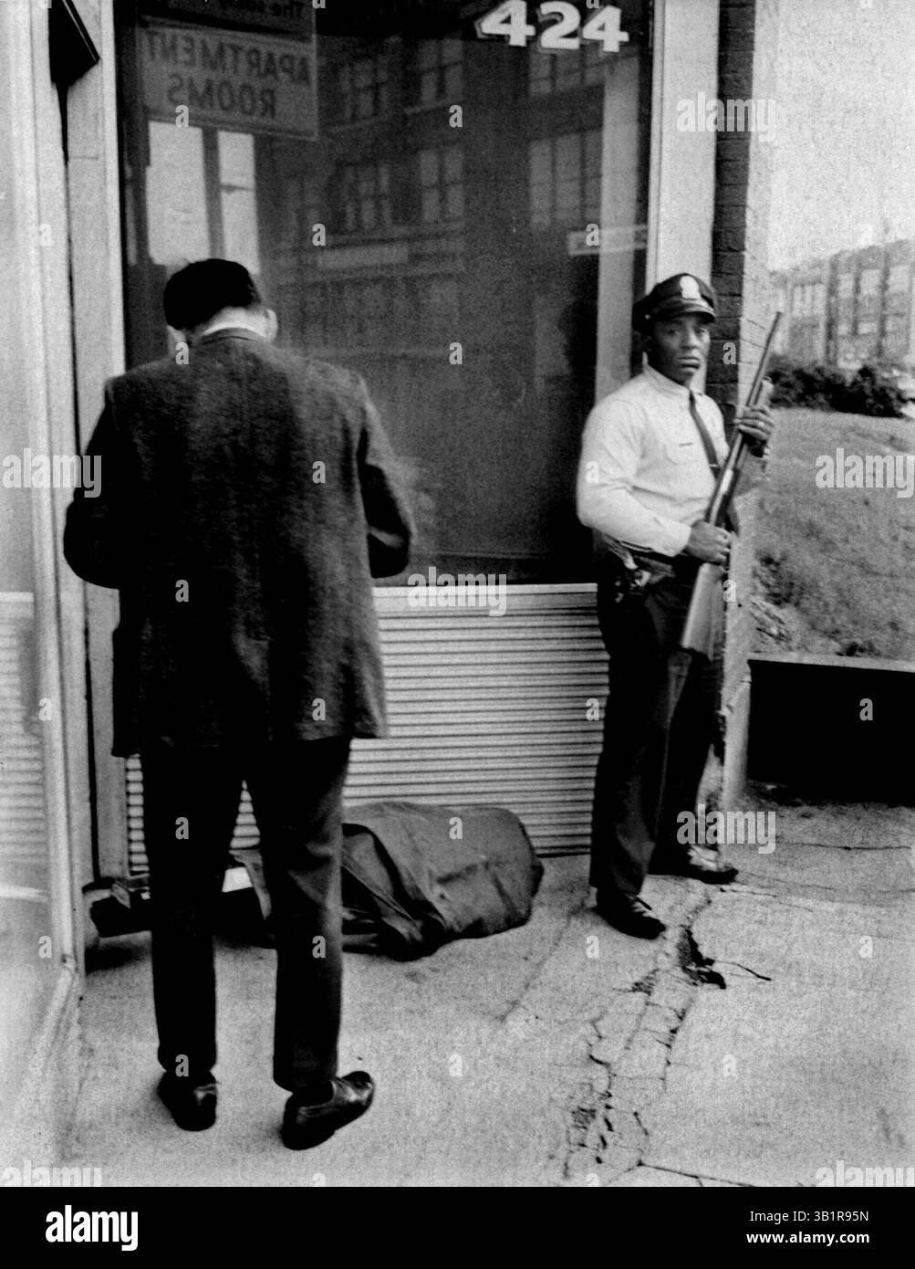 Apr. 4, 1968 - Memphis, TN, U.S. - Patrolman Louis E. McKay (right), a ...