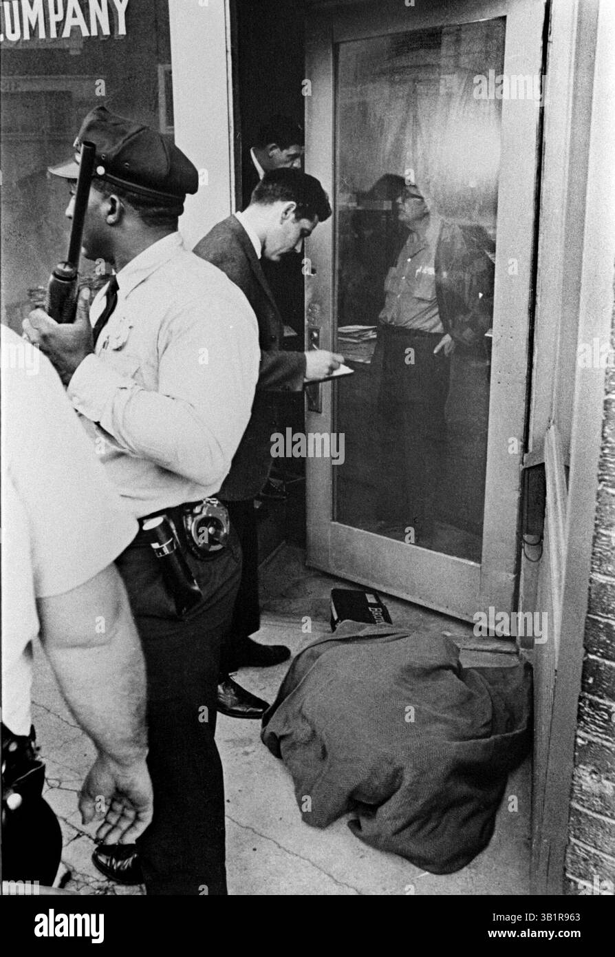 Apr. 4, 1968 - Memphis, TN, U.S. - Patrolman Louis E. McKay (left, with ...