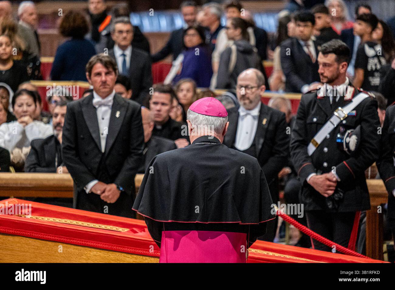 Vatican City, Vatican. 25th Apr, 2025. The faithful from all over Italy ...