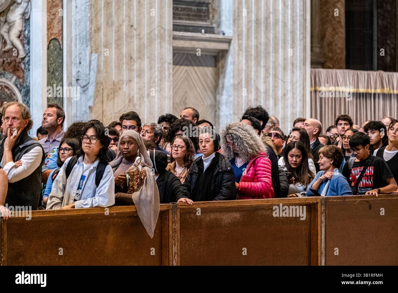 Vatican City, Vatican. 25th Apr, 2025. The faithful from all over Italy ...