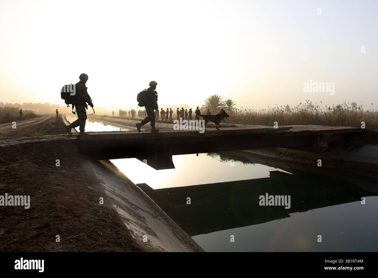 Feb. 28, 2008 - Baghdad, Iraq - Dawn patrol with soldiers of the 3/320 ...
