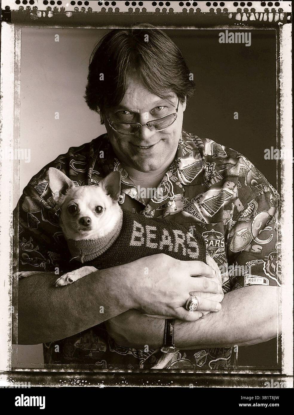 Chicago Bears great Steve McMichael in 2005 with his dog, Chula. (Photo ...