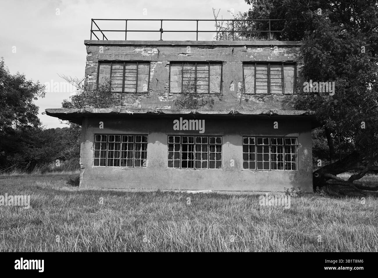 WW2 military airfield watch office, Aerodrome control tower at Forma ...