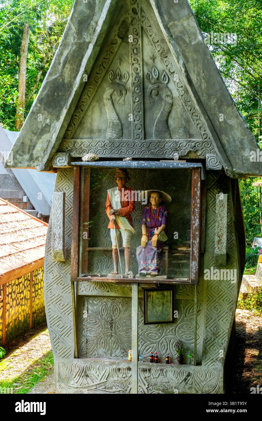 Burial site with balcony with Toraja effigies, (life-size) named "Tau ...