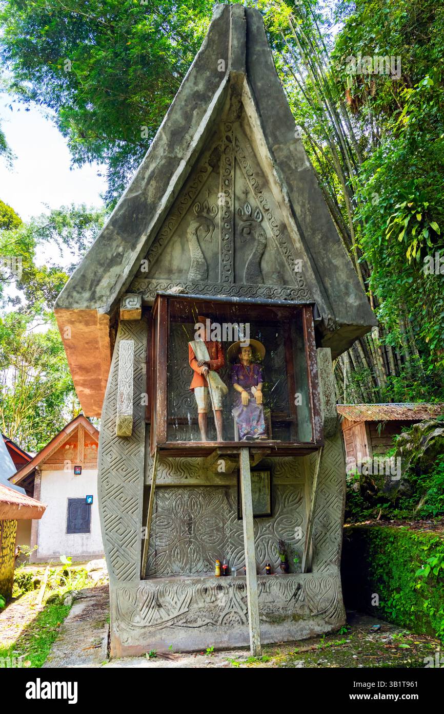 Burial site with balcony with Toraja effigies, (life-size) named "Tau ...