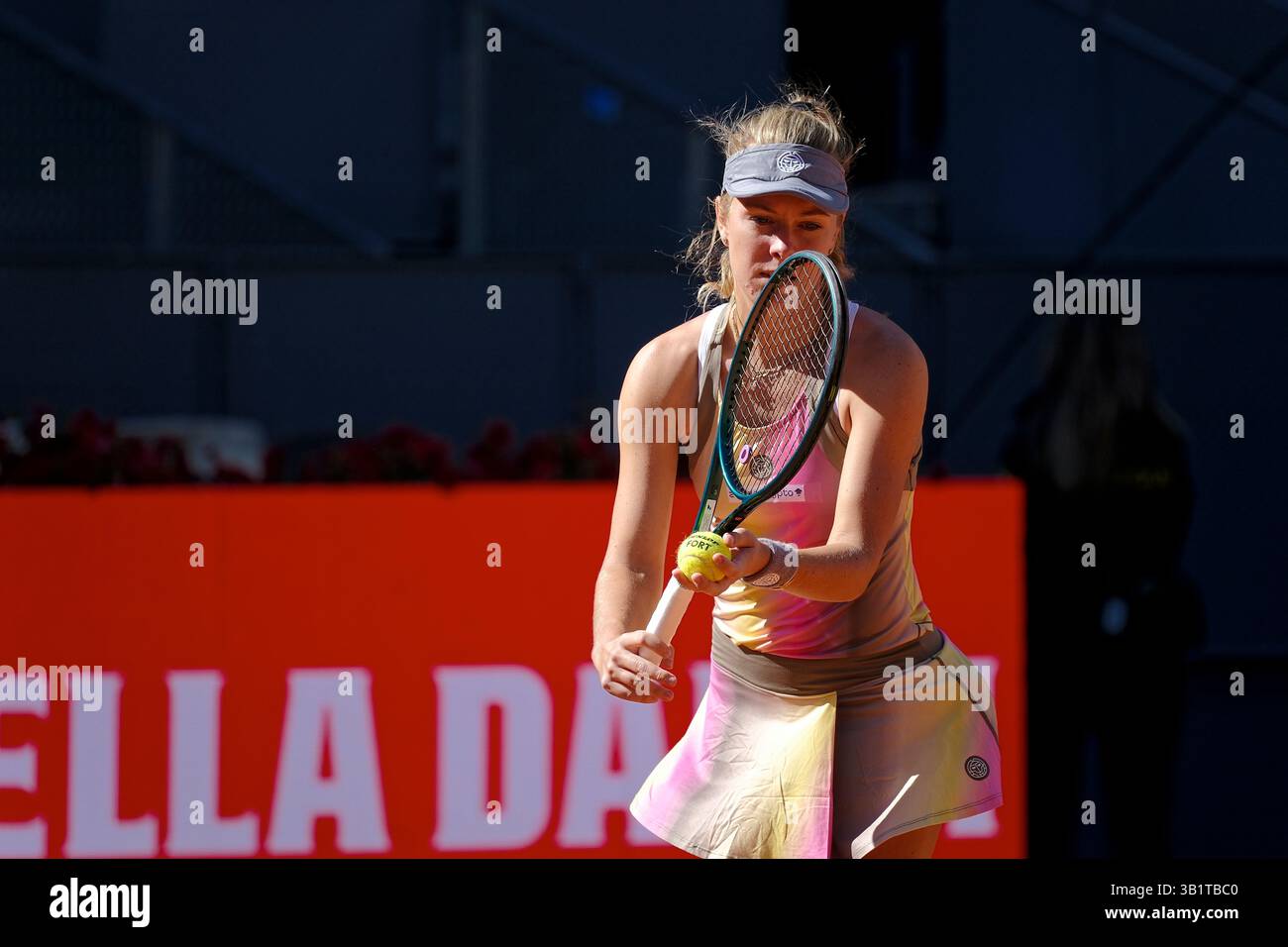 Madrid, Spain. 26th Apr, 2025. Tennis WTA, individual Women: Mutua ...