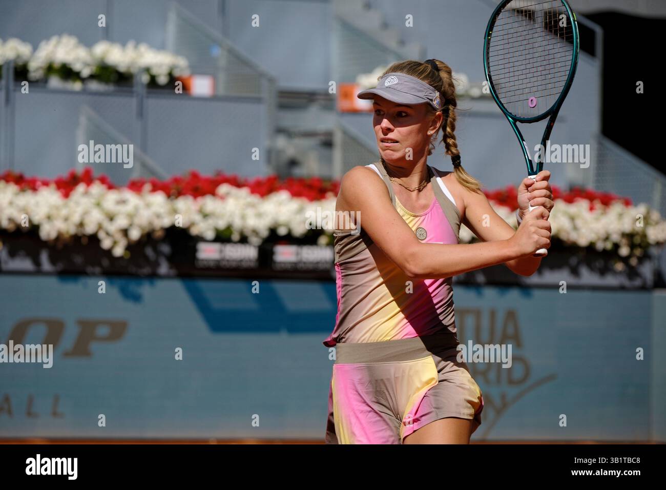 Madrid, Spain. 26th Apr, 2025. Tennis WTA, individual Women: Mutua ...