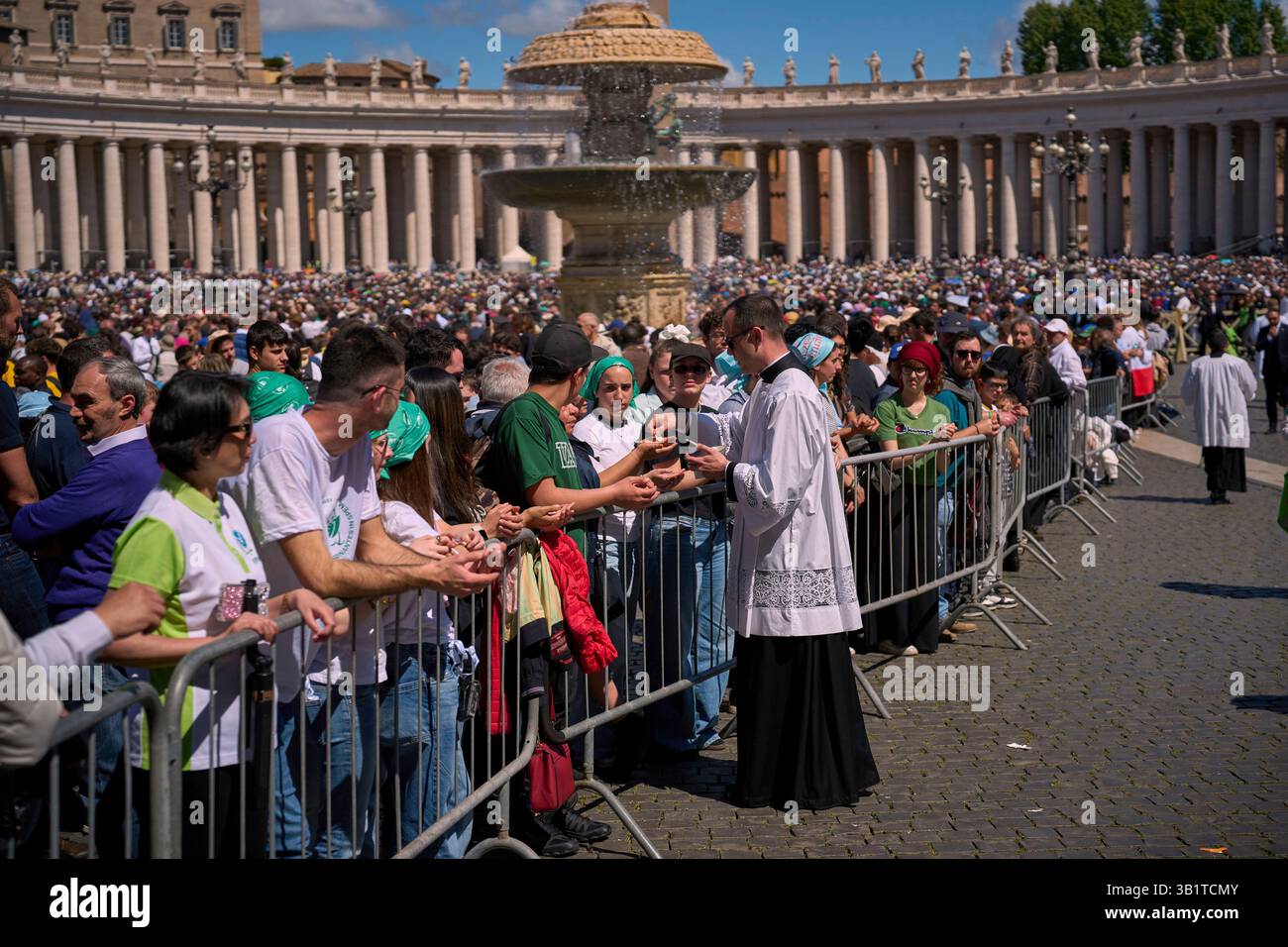 Faithful receive communion during the funeral of Pope Francis in St ...