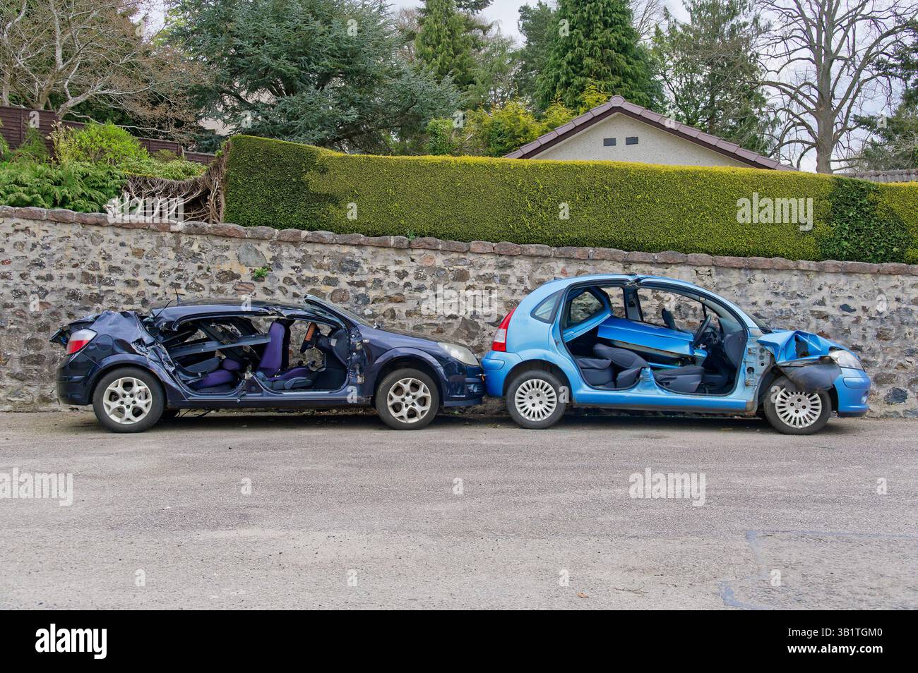 Car crash vehicles ready to be scrapped Stock Photo - Alamy