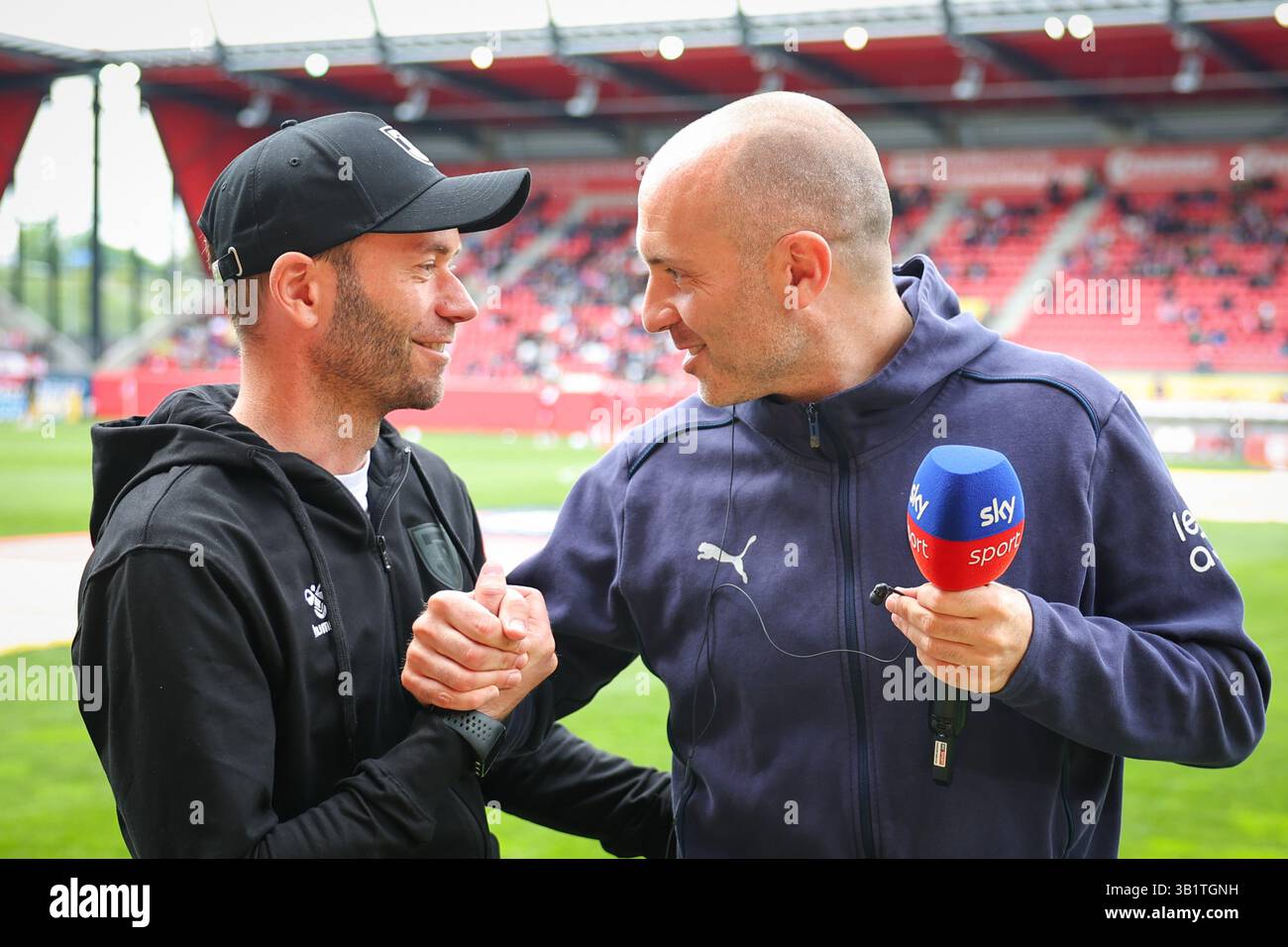 26 April 2025, Bavaria, Regensburg: Soccer: Bundesliga 2, Jahn ...