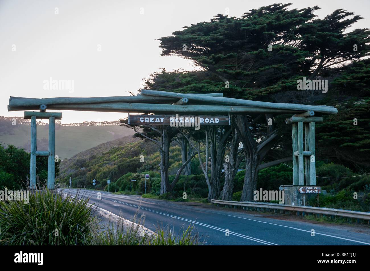 Memorial Arch on the Great Ocean Road, Great Ocean Road, Australia ...