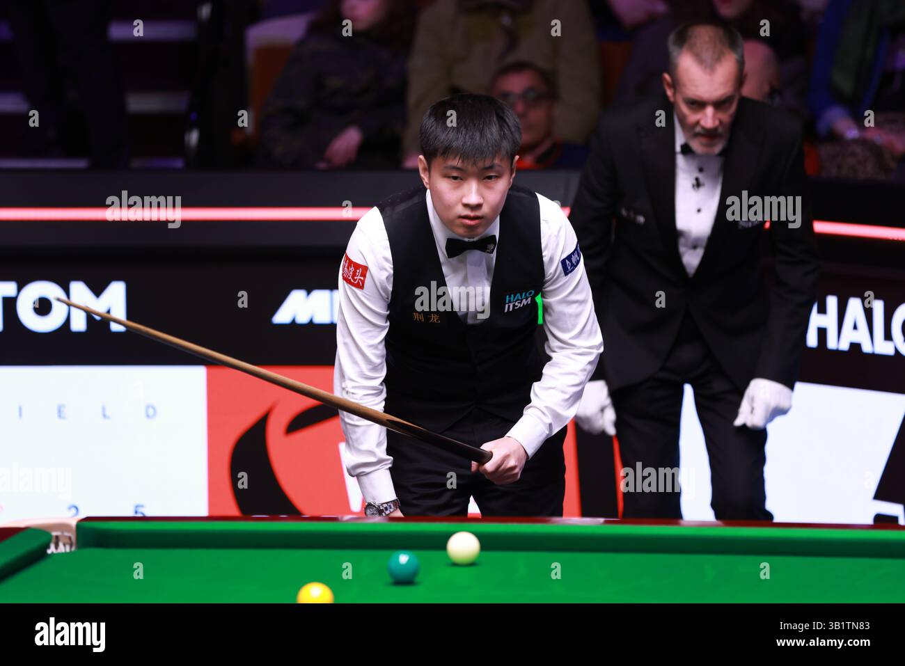 Zhao Xintong during the game against Lei Peifan during the 2025 Halo ...